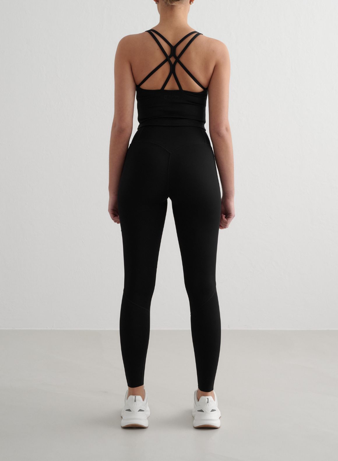 Black Sculpting Strappy Bralette – aim'n no