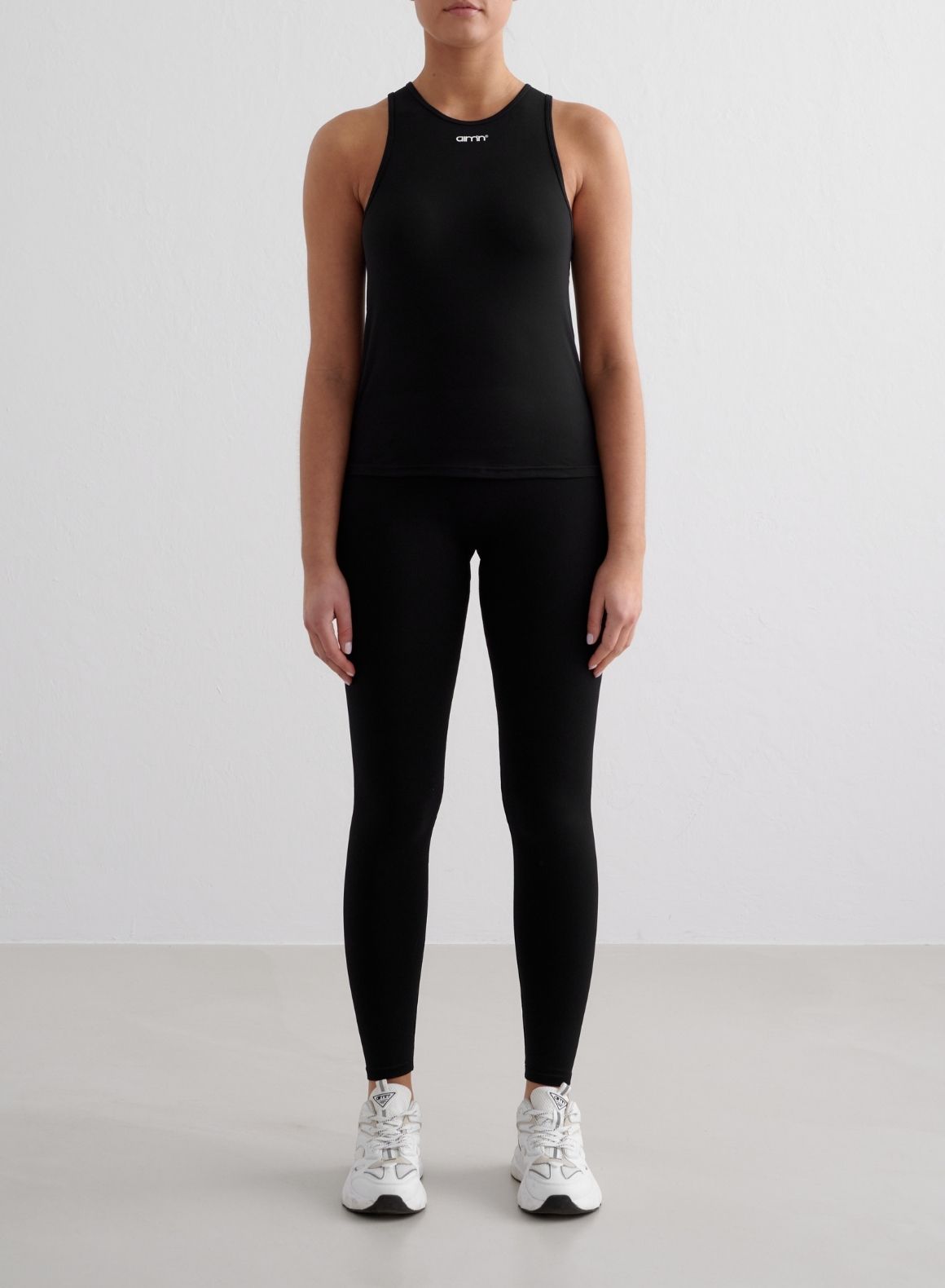 Black Soft Basic Singlet – aim'n no